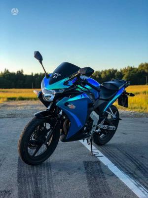 Honda Cbr 2013 in Telschi, with an engine capacity of 0.13 L and mileage of 21 thousand km for 2000 €, photo 3 on AUTOMOTO.COM.LV