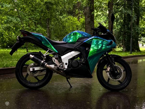 Honda Cbr 2013 Telšiai, ar dzinēja tilpumu 0.13 L un nobraukumu 21 tūkst. km par 2000 €, foto 3 vietnē AUTOMOTO.COM.LV