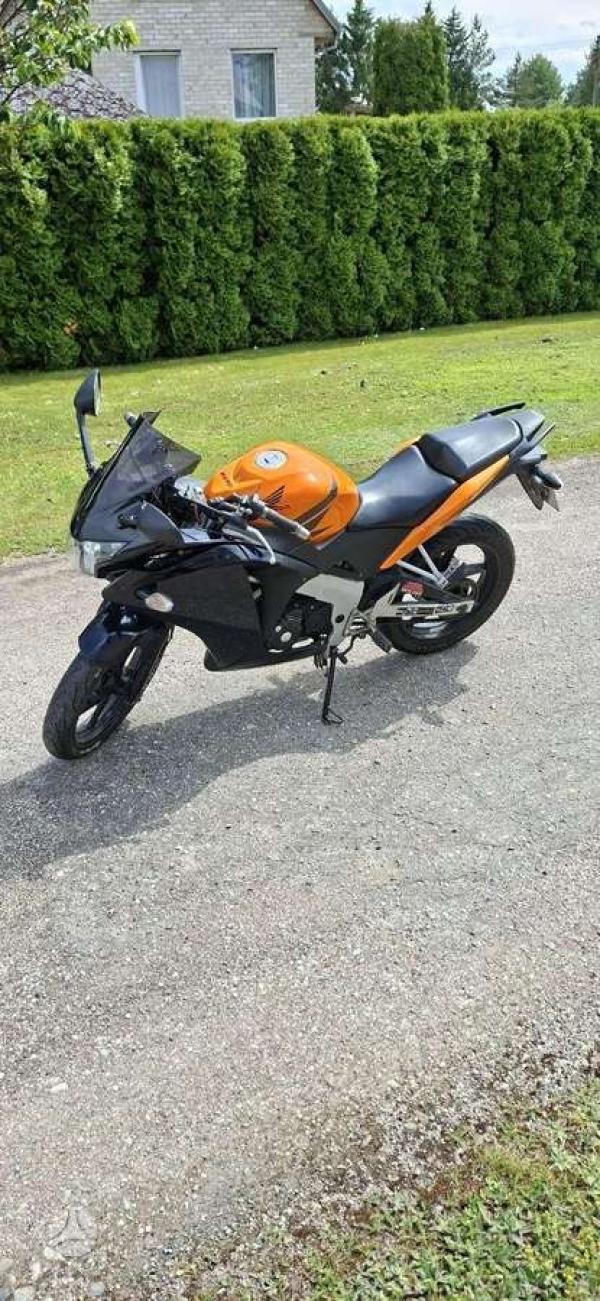 Хонда Cbr 2014 в Клайпеда, объемом двигателя 0.13 л и пробегом 36 тыс. км за 1550 €, фото 1 на AUTOMOTO.COM.LV