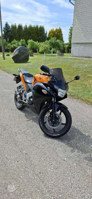 Honda Cbr 2014 in Klaipeda, with an engine capacity of 0.13 L and mileage of 36 thousand km for 1550 €, photo 3 on AUTOMOTO.COM.LV