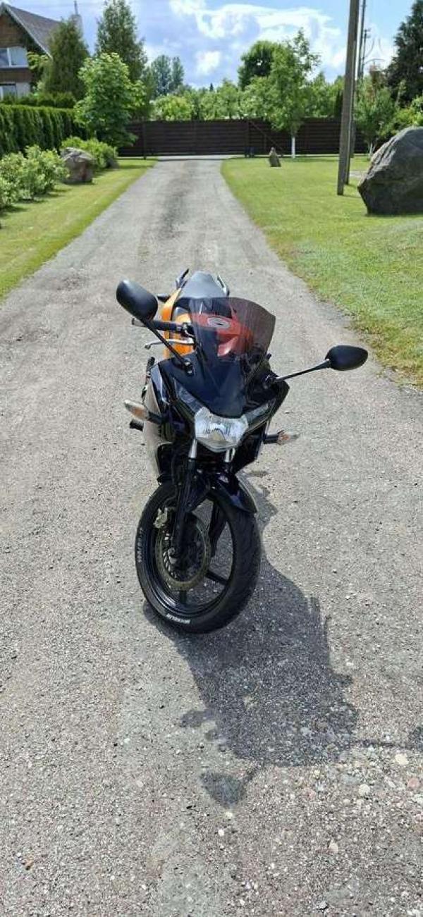 Хонда Cbr 2014 в Клайпеда, объемом двигателя 0.13 л и пробегом 36 тыс. км за 1550 €, фото 5 на AUTOMOTO.COM.LV