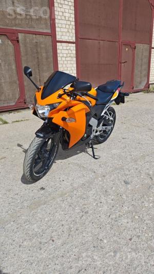 Хонда Cbr 2015 в Добеле, объемом двигателя 0.13 л и пробегом 0 тыс. км за 1800 €, фото  на AUTOMOTO.COM.LV