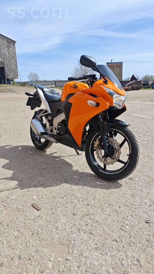 Хонда Cbr 2015 в Добеле, объемом двигателя 0.13 л и пробегом 0 тыс. км за 1800 €, фото 2 на AUTOMOTO.COM.LV