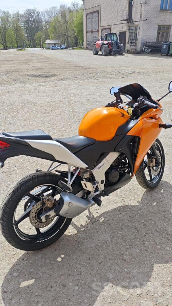 Хонда Cbr 2015 в Добеле, объемом двигателя 0.13 л и пробегом 0 тыс. км за 1800 €, фото 3 на AUTOMOTO.COM.LV