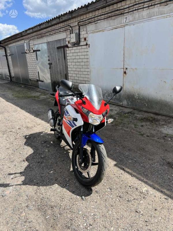 Honda Cbr 2015 in Silute, with an engine capacity of 0.13 L and mileage of 32 thousand km for 2000 €, photo 1 on AUTOMOTO.COM.LV