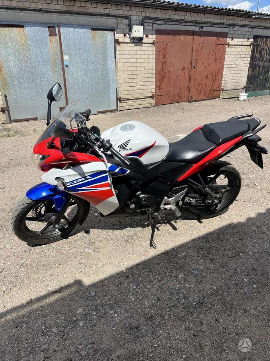 Хонда Cbr 2015 в Шилуте, объемом двигателя 0.13 л и пробегом 32 тыс. км за 2000 €, фото 4 на AUTOMOTO.COM.LV