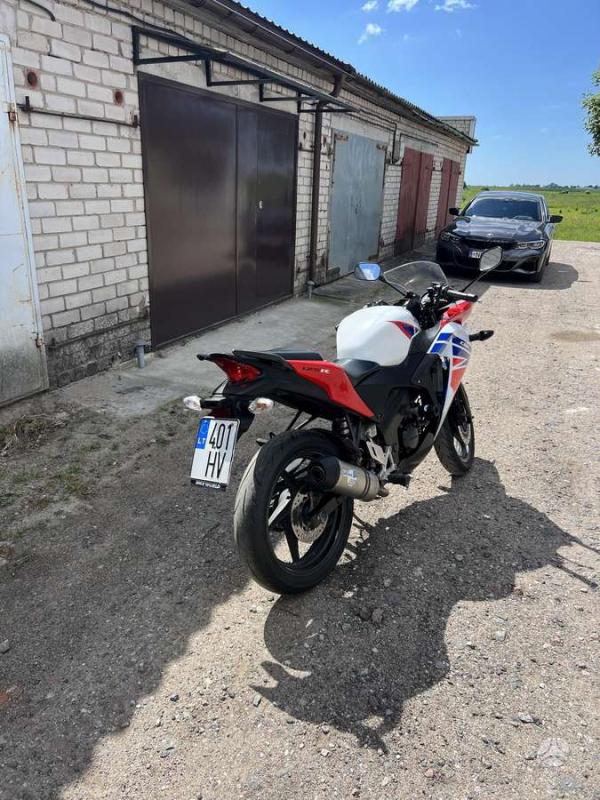 Honda Cbr 2015 in Silute, with an engine capacity of 0.13 L and mileage of 32 thousand km for 2000 €, photo 4 on AUTOMOTO.COM.LV
