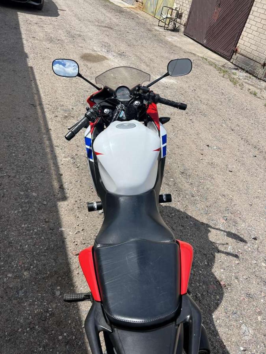 Хонда Cbr 2015 в Шилуте, объемом двигателя 0.13 л и пробегом 32 тыс. км за 2000 €, фото 6 на AUTOMOTO.COM.LV