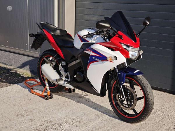 Honda Cbr 2015 Panevēža, ar dzinēja tilpumu 0.13 L un nobraukumu 21 tūkst. km par 1600 €, foto 2 vietnē AUTOMOTO.COM.LV