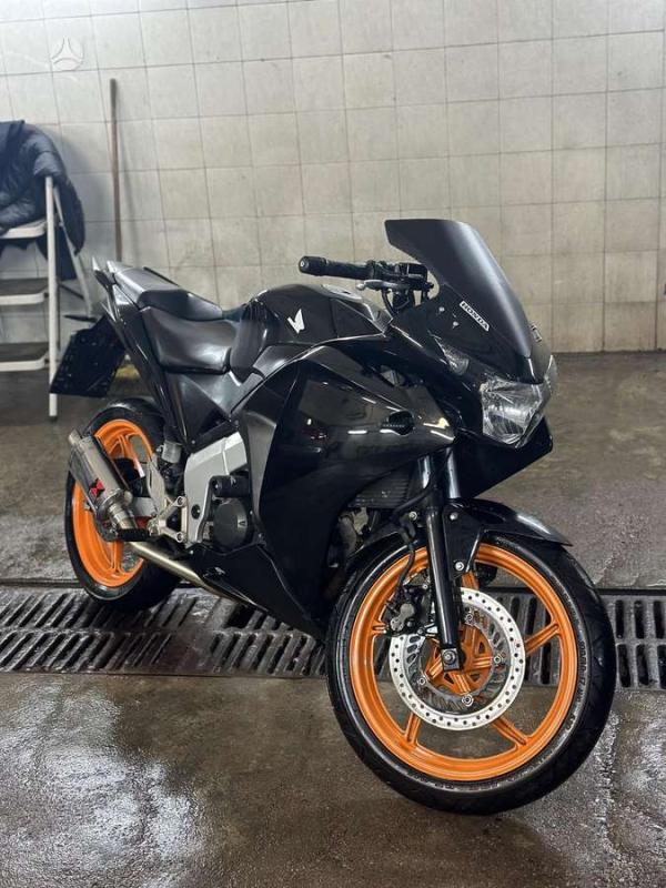 Honda Cbr 2015 in Kursenai, with an engine capacity of 0.13 L and mileage of 16 thousand km for 2200 €, photo 1 on AUTOMOTO.COM.LV