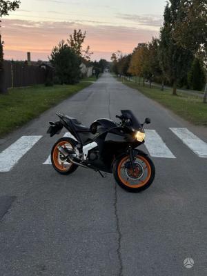 Хонда Cbr 2015 в Куршенай, объемом двигателя 0.13 л и пробегом 16 тыс. км за 2200 €, фото 3 на AUTOMOTO.COM.LV