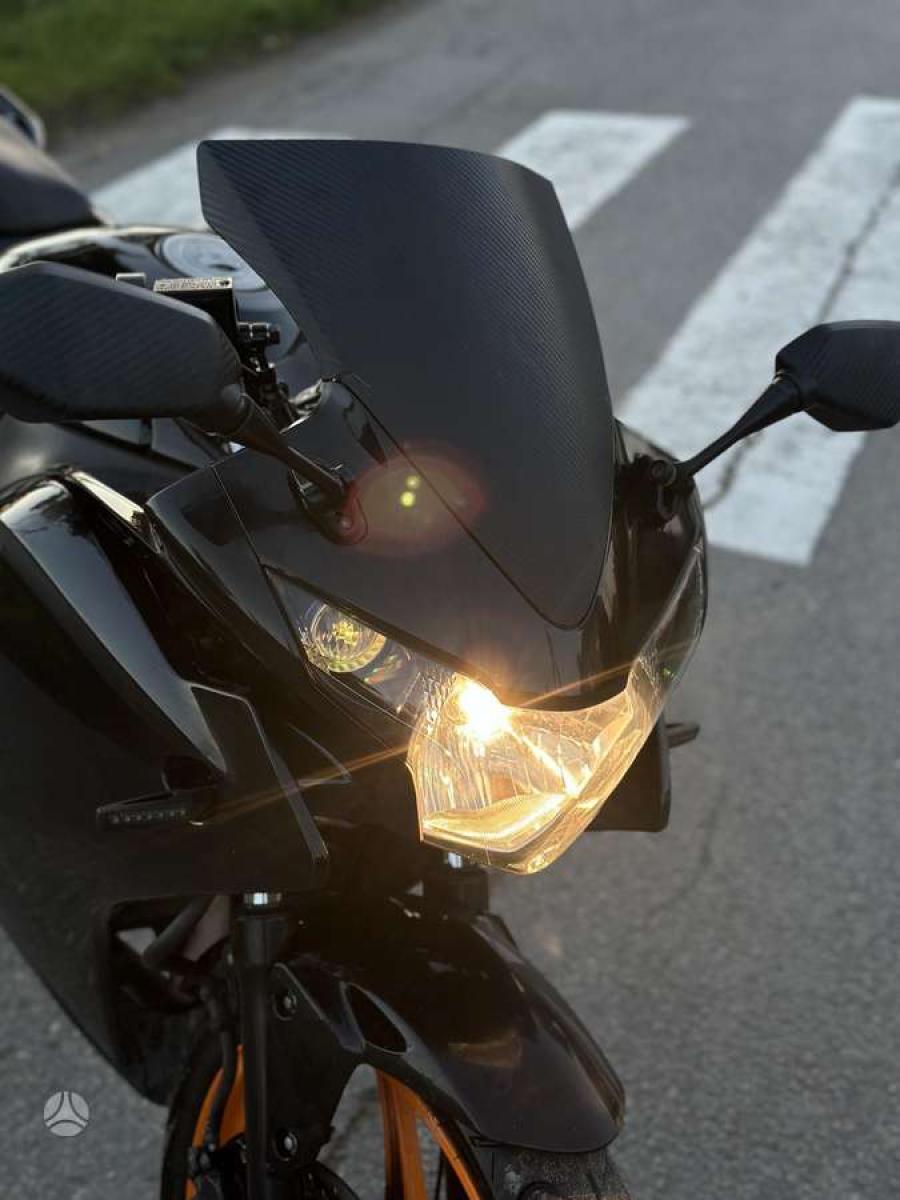 Хонда Cbr 2015 в Куршенай, объемом двигателя 0.13 л и пробегом 16 тыс. км за 2200 €, фото 4 на AUTOMOTO.COM.LV