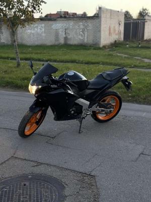 Хонда Cbr 2015 в Куршенай, объемом двигателя 0.13 л и пробегом 16 тыс. км за 2200 €, фото 5 на AUTOMOTO.COM.LV
