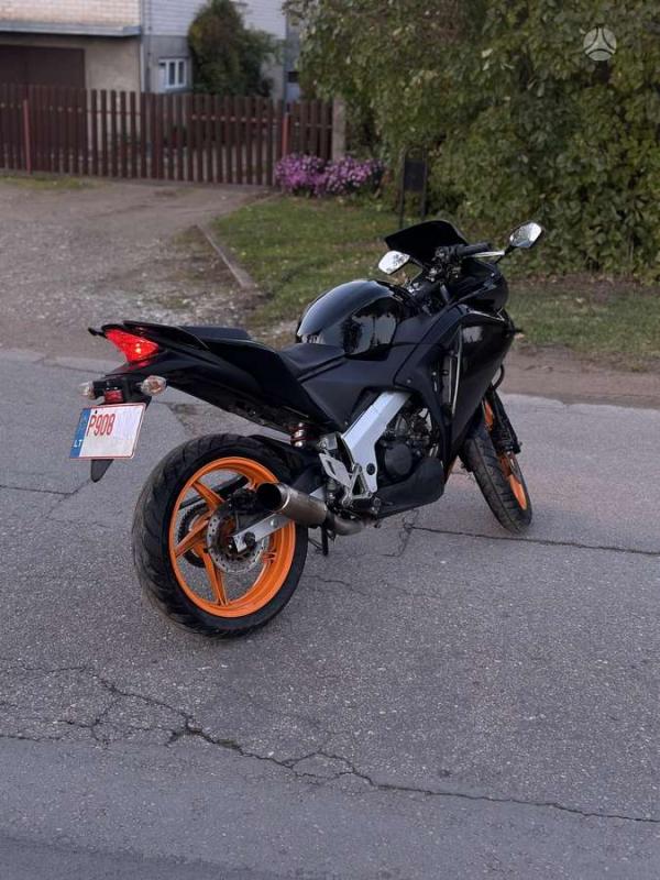 Honda Cbr 2015 in Kursenai, with an engine capacity of 0.13 L and mileage of 16 thousand km for 2200 €, photo 6 on AUTOMOTO.COM.LV