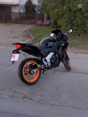 Хонда Cbr 2015 в Куршенай, объемом двигателя 0.13 л и пробегом 16 тыс. км за 2200 €, фото 7 на AUTOMOTO.COM.LV