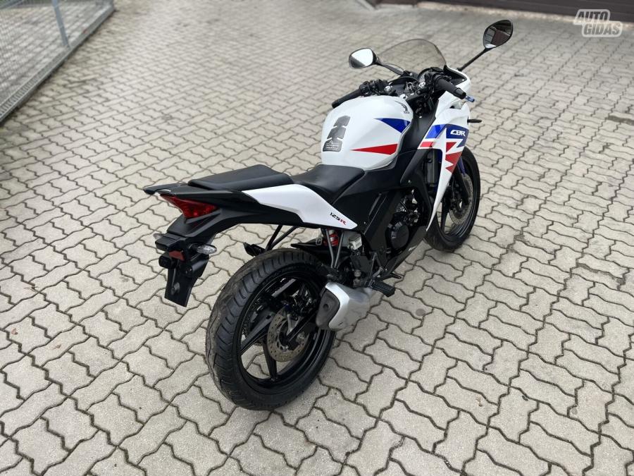 Honda Cbr 2016 Prienai, ar dzinēja tilpumu 0.13 L un nobraukumu 21 tūkst. km par 2050 €, foto 6 vietnē AUTOMOTO.COM.LV
