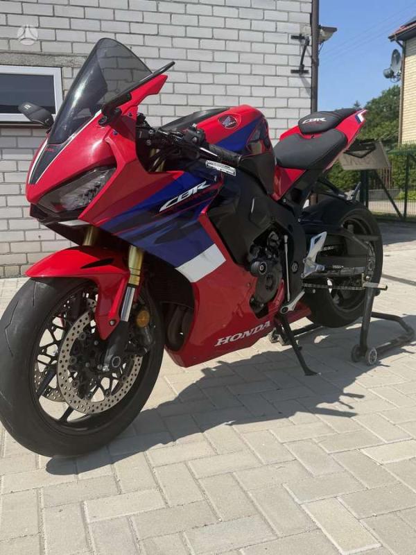 Хонда Cbr 2023 в Каунас, объемом двигателя 1.00 л и пробегом 7 тыс. км за 12500 €, фото 3 на AUTOMOTO.COM.LV