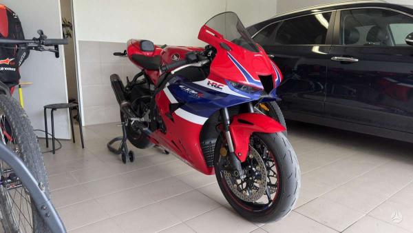 Хонда Cbr 2025 в Вильнюс, объемом двигателя 1.00 л и пробегом 3 тыс. км за 20000 €, фото 2 на AUTOMOTO.COM.LV