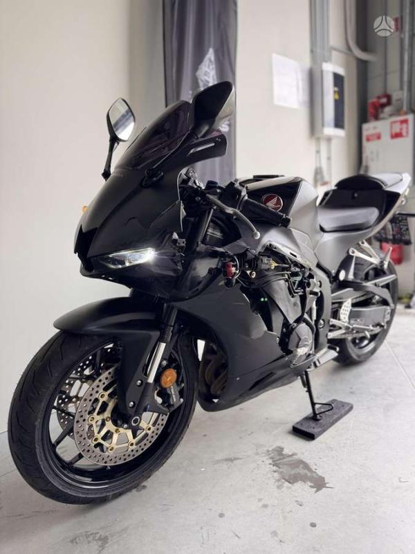 Honda Cbr 2025 in Kaunas, with an engine capacity of 0.60 L and mileage of 8 thousand km for 6890 €, photo 5 on AUTOMOTO.COM.LV