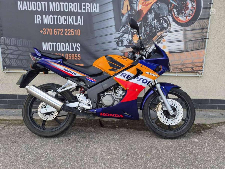 Orange Honda Cbr 2006 in Panevezys, with an engine capacity of 0.13 L and mileage of 5 thousand km for 1400 €, photo 4 on AUTOMOTO.COM.LV