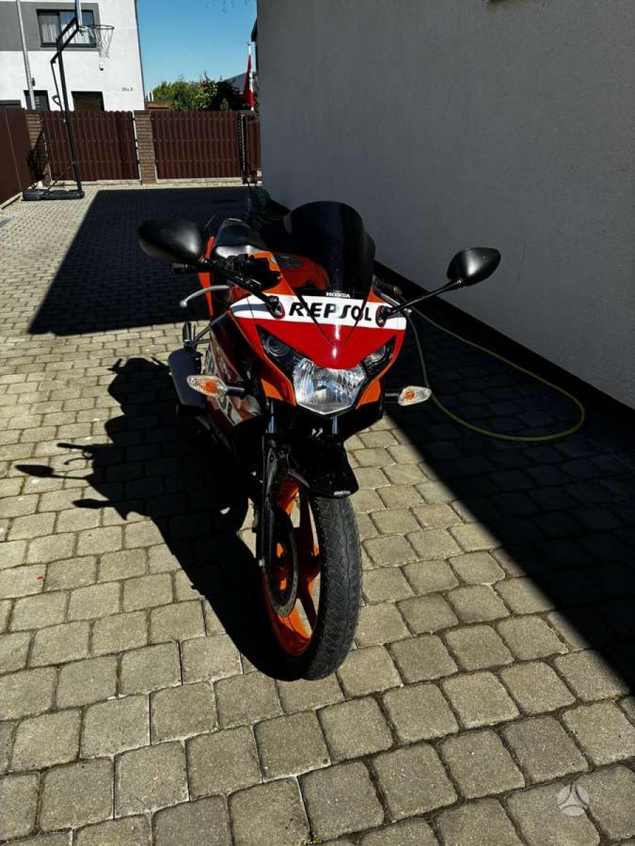 Orange Honda Cbr 2012 in Kaunas, with an engine capacity of 0.13 L and mileage of 24 thousand km for 1970 €, photo 5 on AUTOMOTO.COM.LV
