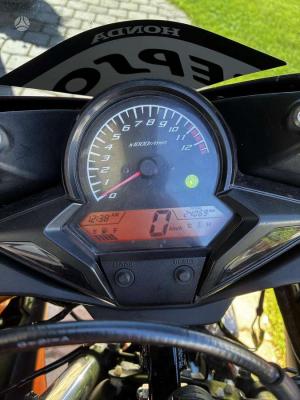 Orange Honda Cbr 2012 in Kaunas, with an engine capacity of 0.13 L and mileage of 24 thousand km for 1970 €, photo 7 on AUTOMOTO.COM.LV
