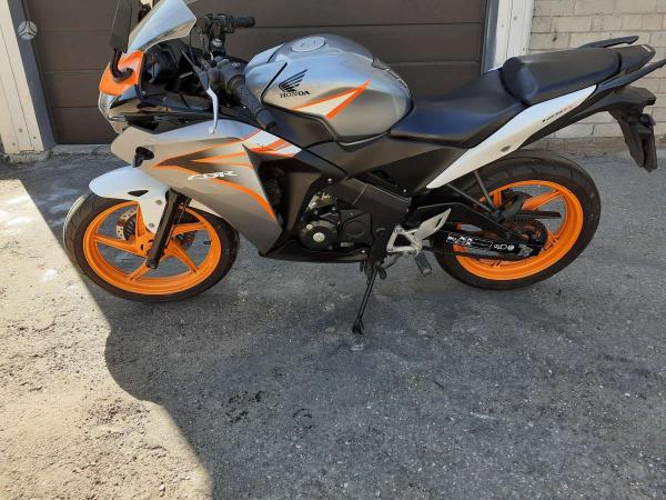 Oranžs Honda Cbr 2012 Panevēža, ar dzinēja tilpumu 0.13 L un nobraukumu 38 tūkst. km par 1750 €, foto 1 vietnē AUTOMOTO.COM.LV
