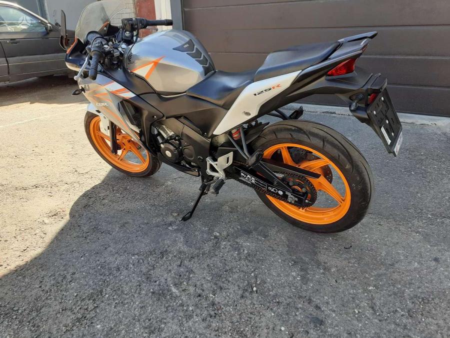 Oranžs Honda Cbr 2012 Panevēža, ar dzinēja tilpumu 0.13 L un nobraukumu 38 tūkst. km par 1750 €, foto 3 vietnē AUTOMOTO.COM.LV
