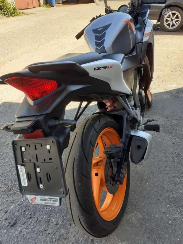 Oranžs Honda Cbr 2012 Panevēža, ar dzinēja tilpumu 0.13 L un nobraukumu 38 tūkst. km par 1750 €, foto 4 vietnē AUTOMOTO.COM.LV