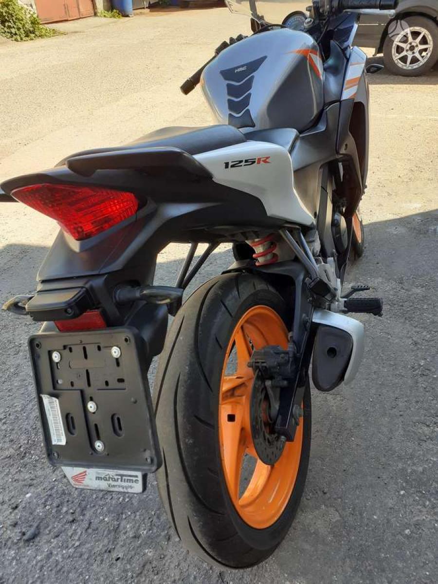 Oranžs Honda Cbr 2012 Panevēža, ar dzinēja tilpumu 0.13 L un nobraukumu 38 tūkst. km par 1750 €, foto 5 vietnē AUTOMOTO.COM.LV