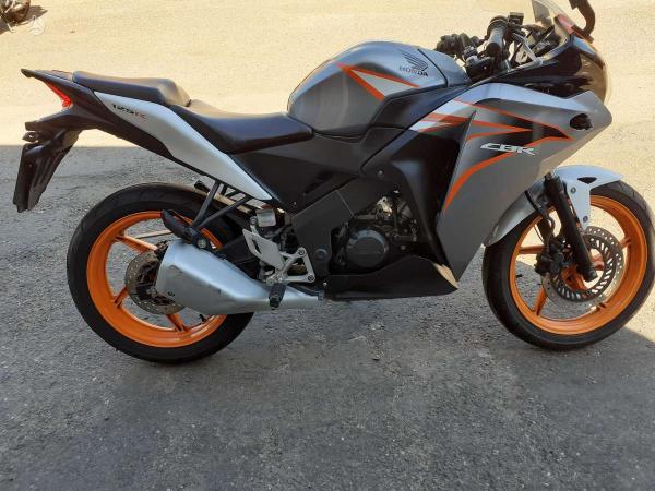 Oranžs Honda Cbr 2012 Panevēža, ar dzinēja tilpumu 0.13 L un nobraukumu 38 tūkst. km par 1750 €, foto 5 vietnē AUTOMOTO.COM.LV