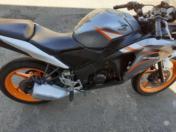 Oranžs Honda Cbr 2012 Panevēža, ar dzinēja tilpumu 0.13 L un nobraukumu 38 tūkst. km par 1750 €, foto 6 vietnē AUTOMOTO.COM.LV