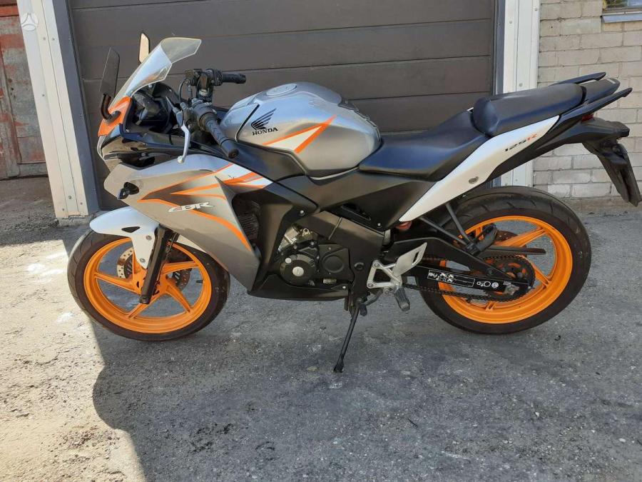 Oranžs Honda Cbr 2012 Panevēža, ar dzinēja tilpumu 0.13 L un nobraukumu 38 tūkst. km par 1750 €, foto 12 vietnē AUTOMOTO.COM.LV