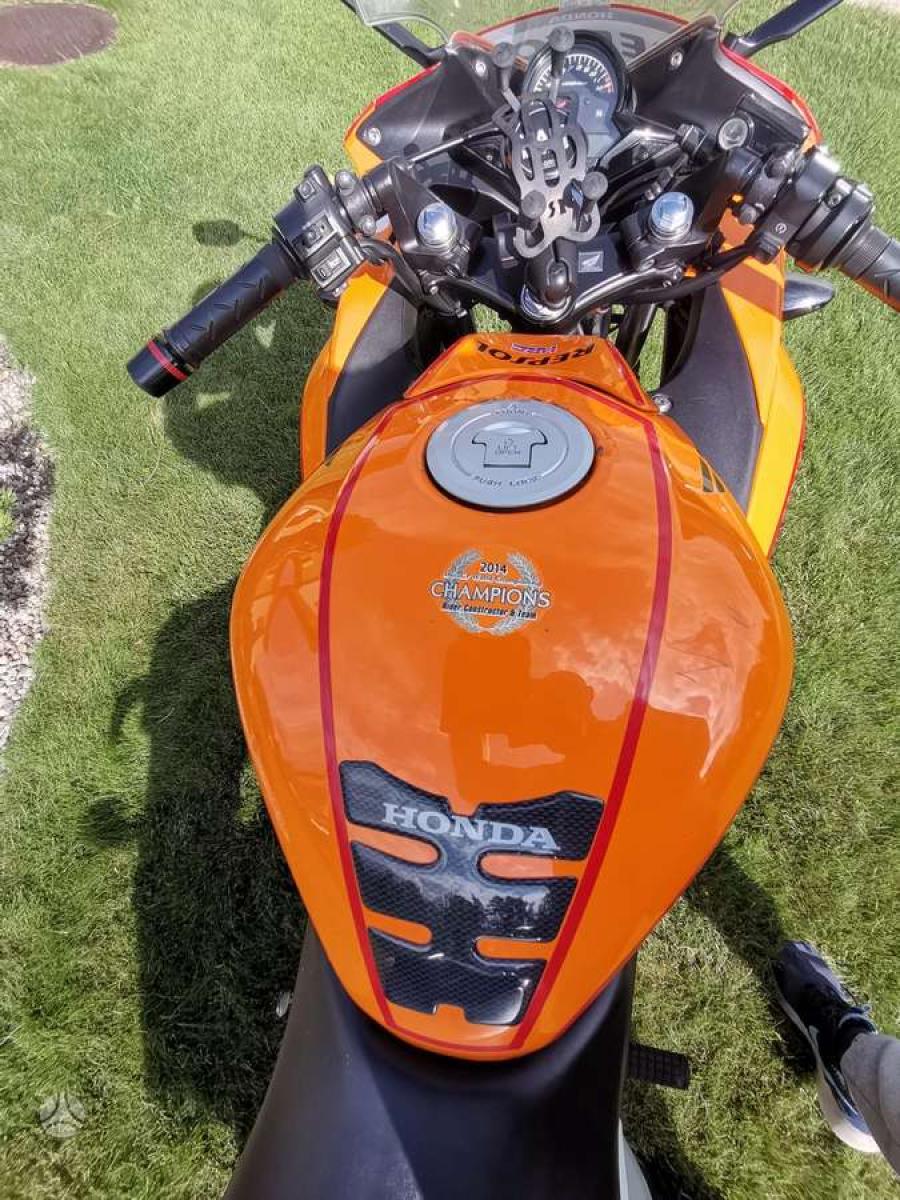 Оранжевый Хонда Cbr 2015 в Вильнюс, объемом двигателя 0.13 л и пробегом 16 тыс. км за 2350 €, фото 30 на AUTOMOTO.COM.LV