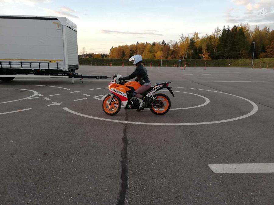 Оранжевый Хонда Cbr 2015 в Вильнюс, объемом двигателя 0.13 л и пробегом 16 тыс. км за 2350 €, фото 41 на AUTOMOTO.COM.LV