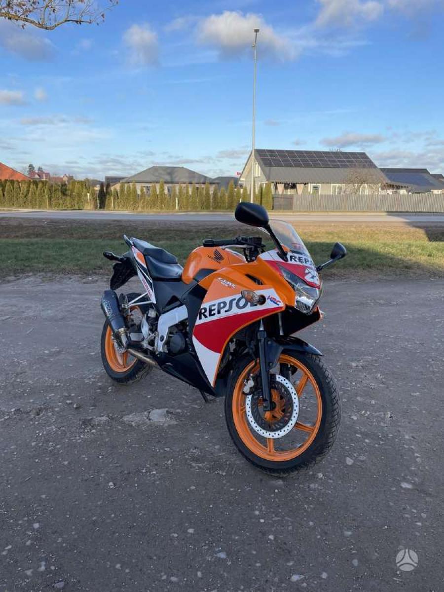 Oranžs Honda Cbr 2016 Šilutė, ar dzinēja tilpumu 0.13 L un nobraukumu 21 tūkst. km par 2030 €, foto 1 vietnē AUTOMOTO.COM.LV