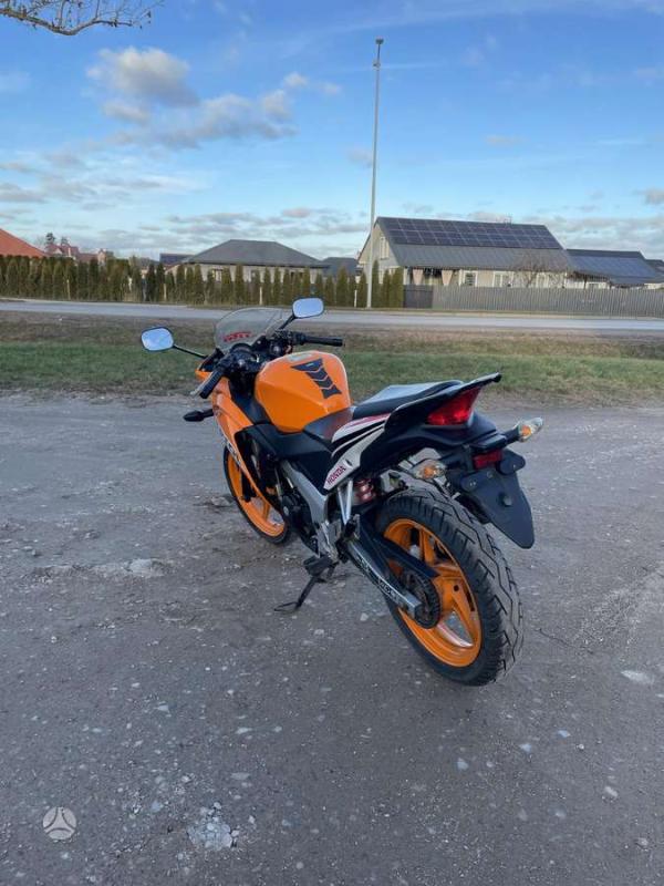 Oranžs Honda Cbr 2016 Šilutė, ar dzinēja tilpumu 0.13 L un nobraukumu 21 tūkst. km par 2030 €, foto 4 vietnē AUTOMOTO.COM.LV