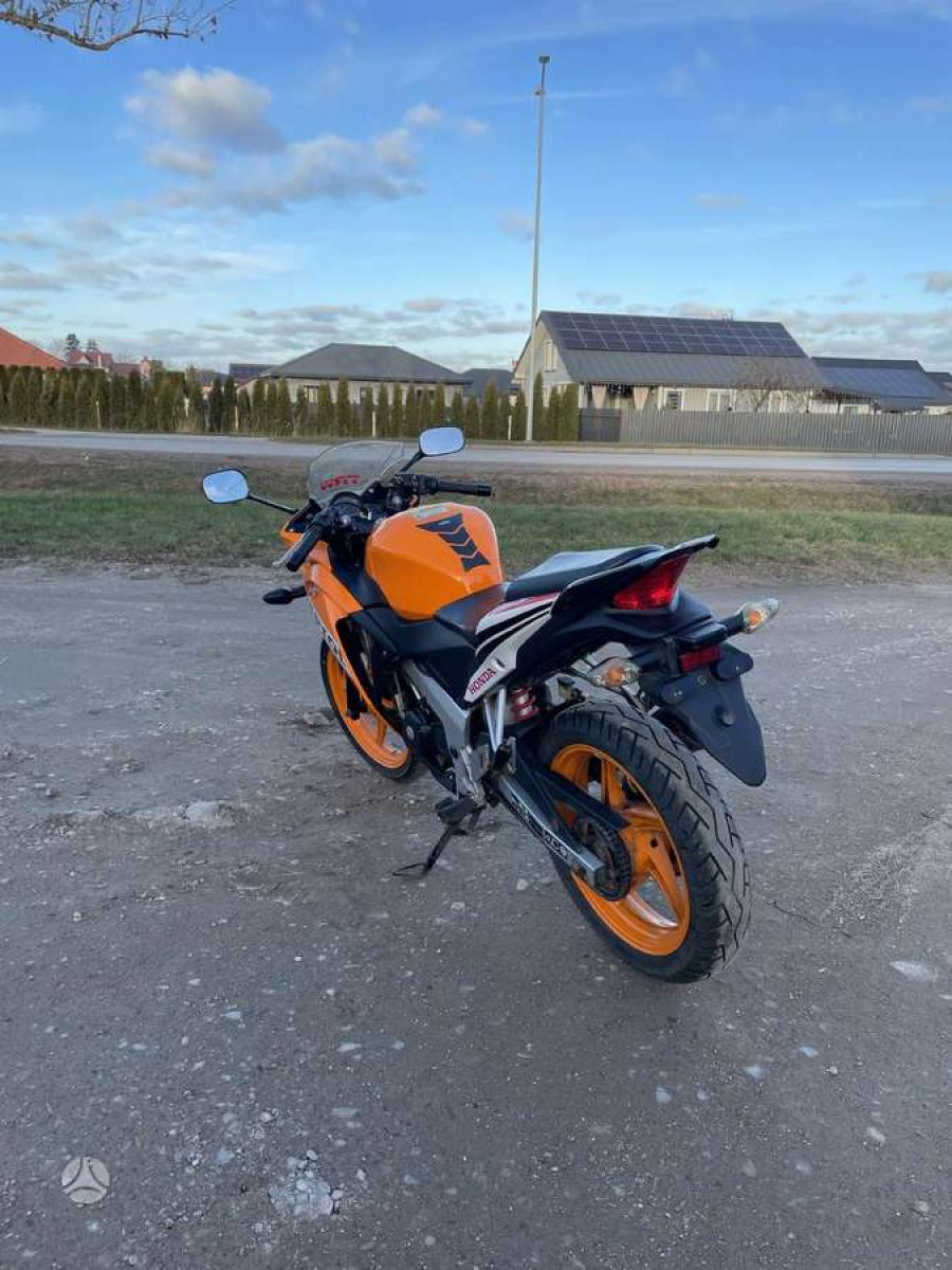 Oranžs Honda Cbr 2016 Šilutė, ar dzinēja tilpumu 0.13 L un nobraukumu 21 tūkst. km par 2030 €, foto 4 vietnē AUTOMOTO.COM.LV