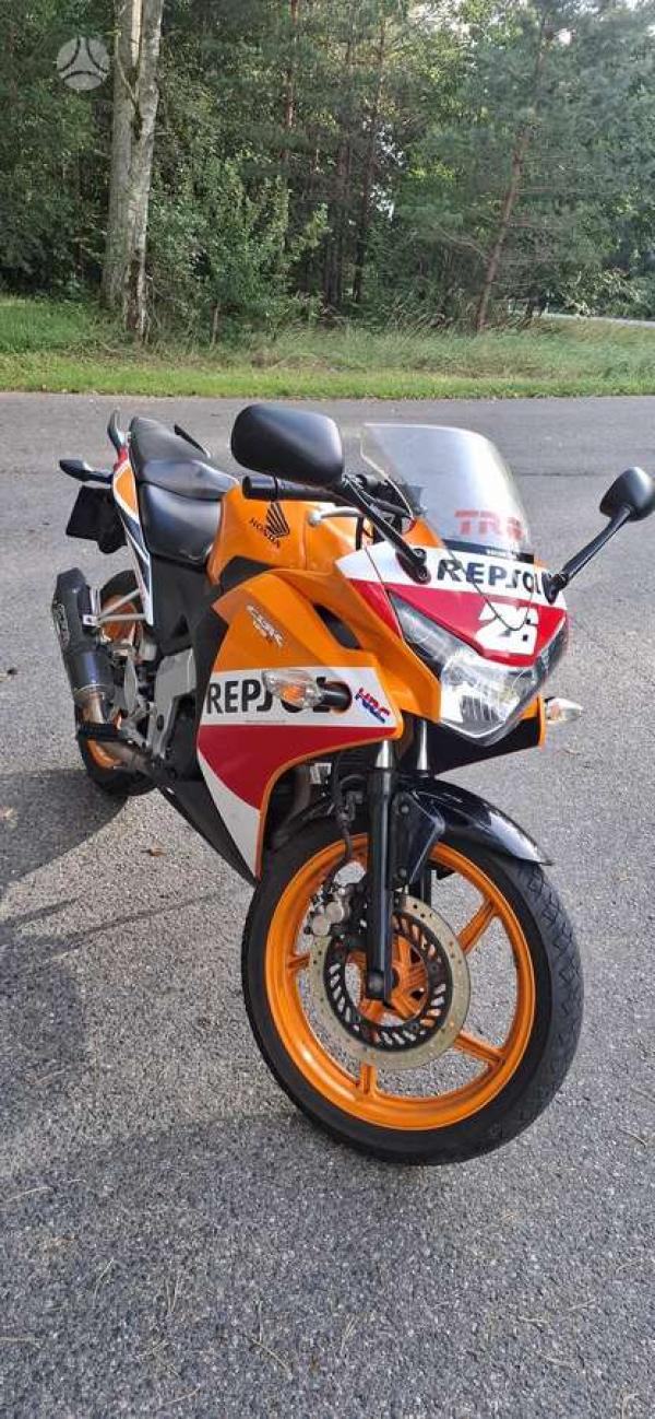 Orange Honda Cbr 2016 in Silute, with an engine capacity of 0.13 L and mileage of 24 thousand km for 1700 €, photo 3 on AUTOMOTO.COM.LV