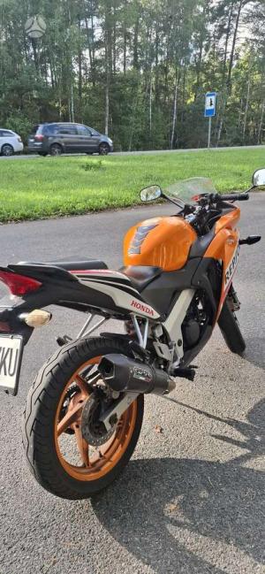 Orange Honda Cbr 2016 in Silute, with an engine capacity of 0.13 L and mileage of 24 thousand km for 1700 €, photo 4 on AUTOMOTO.COM.LV
