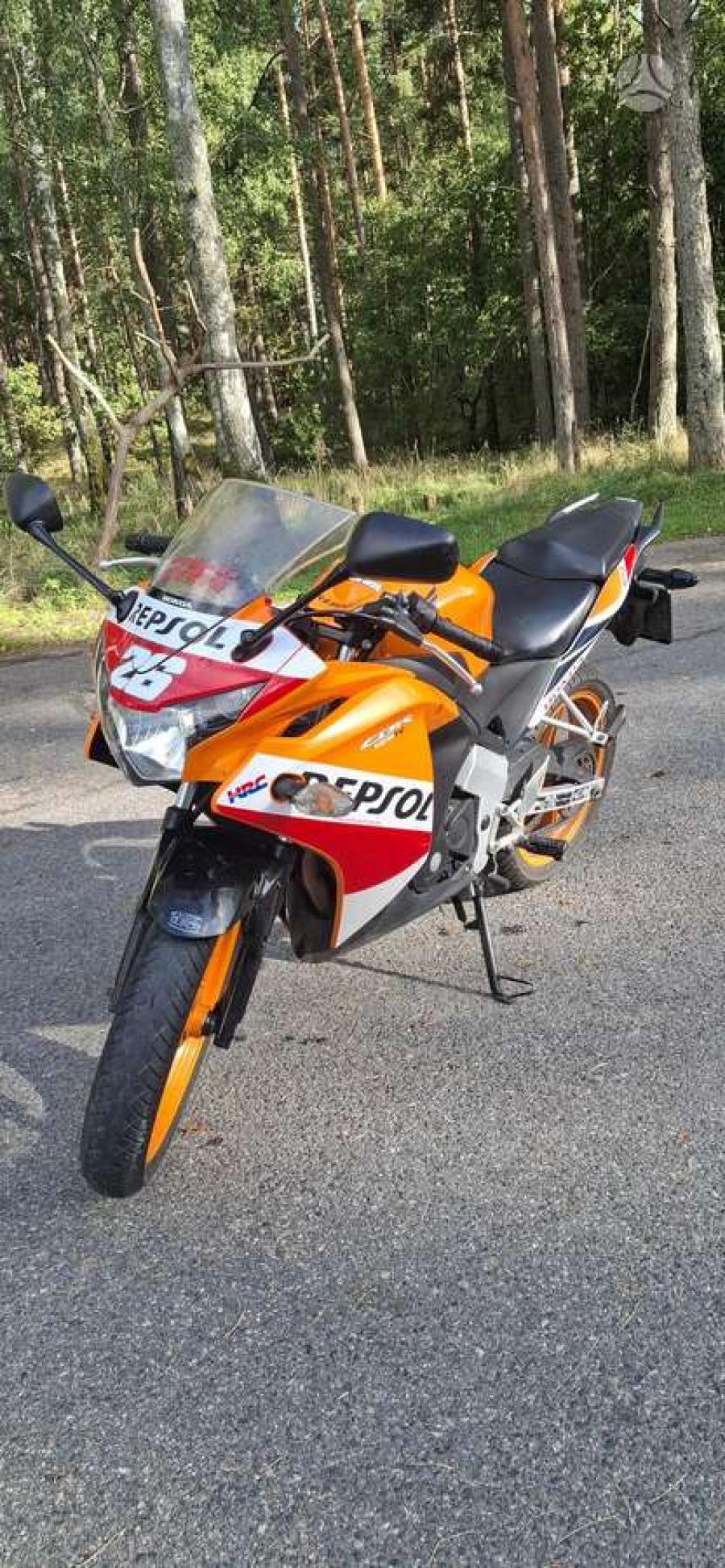 Orange Honda Cbr 2016 in Silute, with an engine capacity of 0.13 L and mileage of 24 thousand km for 1700 €, photo 5 on AUTOMOTO.COM.LV