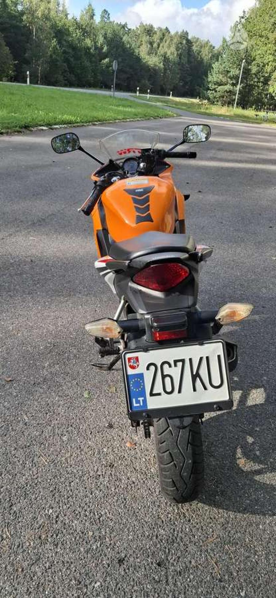 Orange Honda Cbr 2016 in Silute, with an engine capacity of 0.13 L and mileage of 24 thousand km for 1700 €, photo 6 on AUTOMOTO.COM.LV