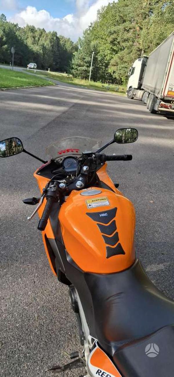 Orange Honda Cbr 2016 in Silute, with an engine capacity of 0.13 L and mileage of 24 thousand km for 1700 €, photo 8 on AUTOMOTO.COM.LV