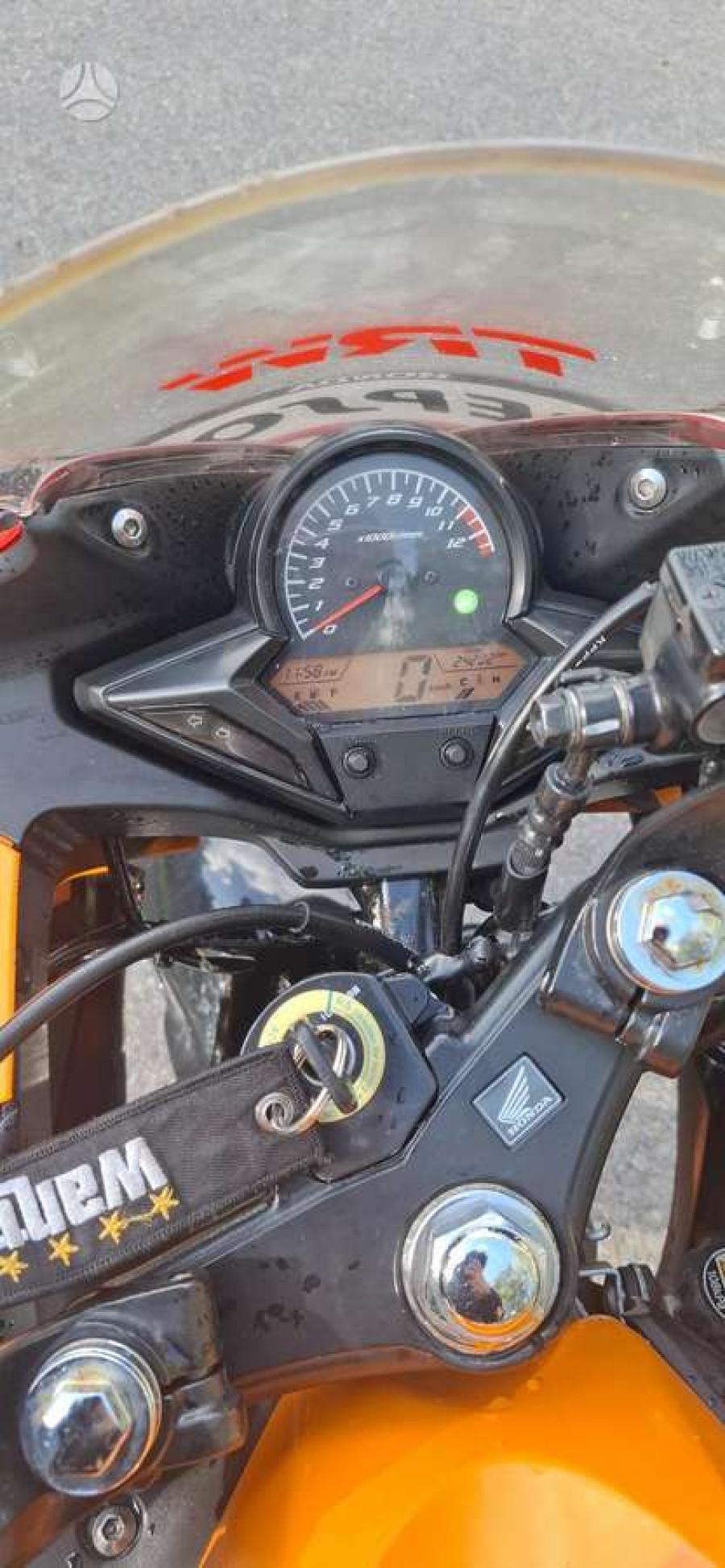 Orange Honda Cbr 2016 in Silute, with an engine capacity of 0.13 L and mileage of 24 thousand km for 1700 €, photo 9 on AUTOMOTO.COM.LV
