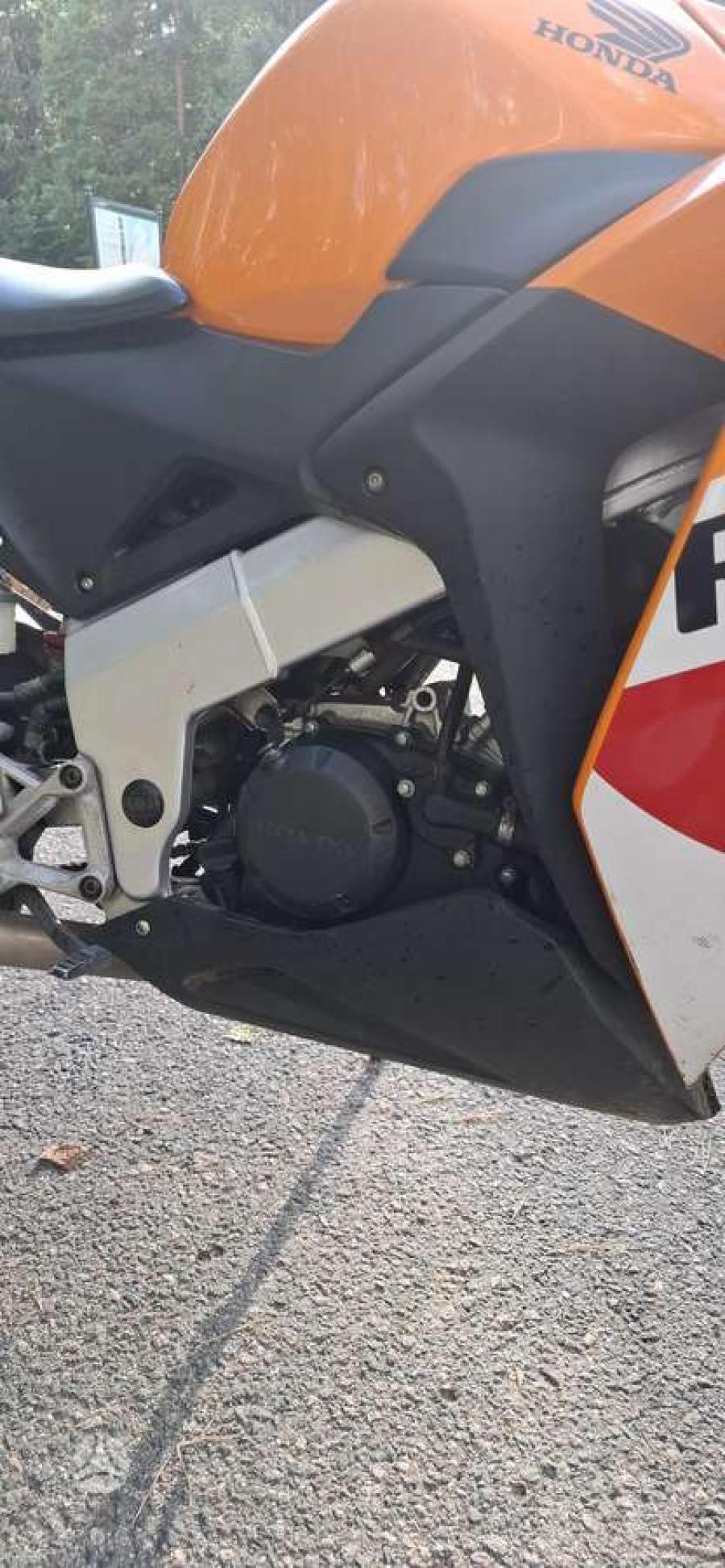 Orange Honda Cbr 2016 in Silute, with an engine capacity of 0.13 L and mileage of 24 thousand km for 1700 €, photo 11 on AUTOMOTO.COM.LV