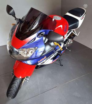 Красный Хонда Cbr 2000 в Расейняй, объемом двигателя 0.93 л и пробегом 48 тыс. км за 3250 €, фото 13 на AUTOMOTO.COM.LV