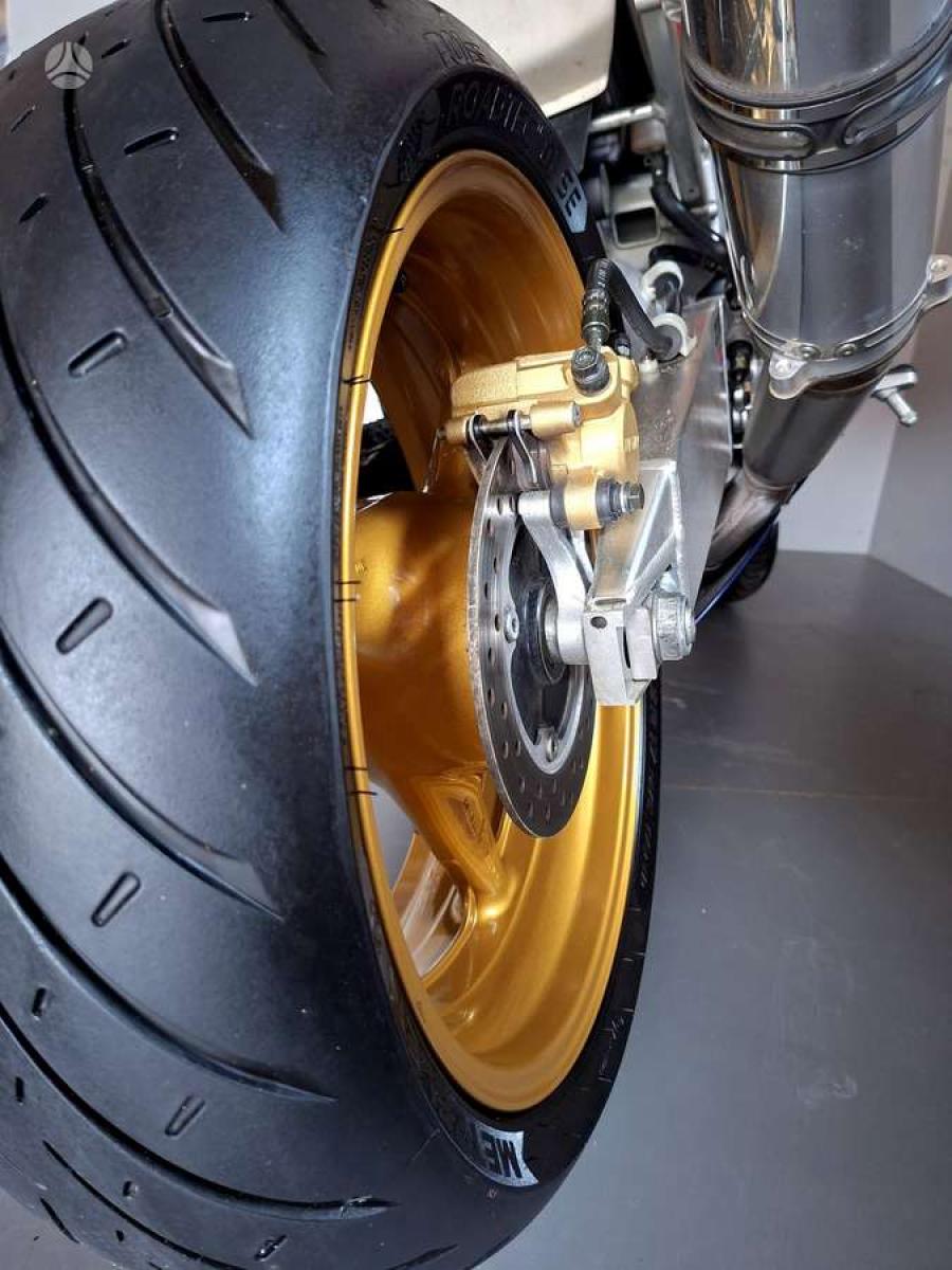 Красный Хонда Cbr 2000 в Расейняй, объемом двигателя 0.93 л и пробегом 48 тыс. км за 3250 €, фото 23 на AUTOMOTO.COM.LV