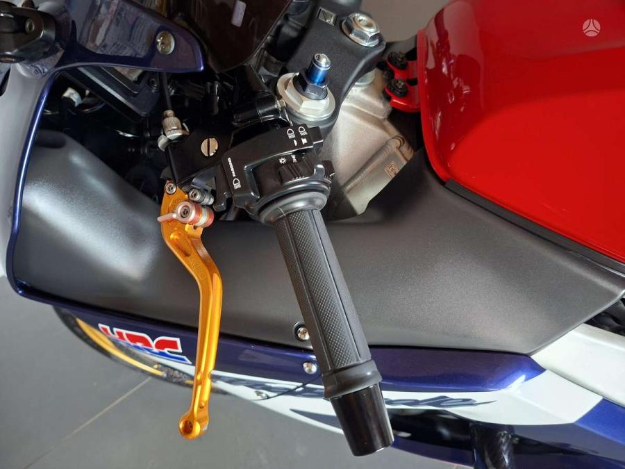 Красный Хонда Cbr 2000 в Расейняй, объемом двигателя 0.93 л и пробегом 48 тыс. км за 3250 €, фото 24 на AUTOMOTO.COM.LV