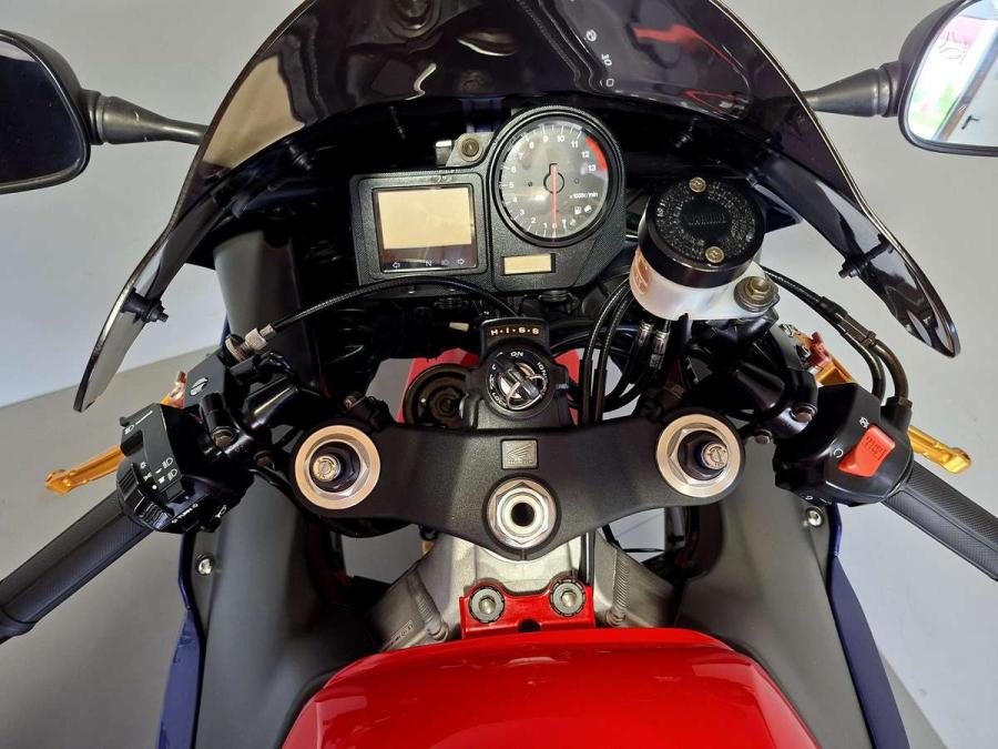 Красный Хонда Cbr 2000 в Расейняй, объемом двигателя 0.93 л и пробегом 48 тыс. км за 3250 €, фото 25 на AUTOMOTO.COM.LV