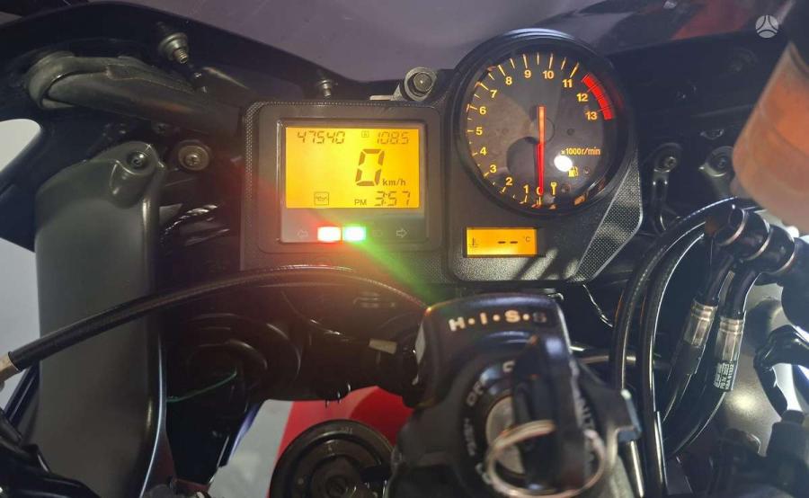 Красный Хонда Cbr 2000 в Расейняй, объемом двигателя 0.93 л и пробегом 48 тыс. км за 3250 €, фото 26 на AUTOMOTO.COM.LV